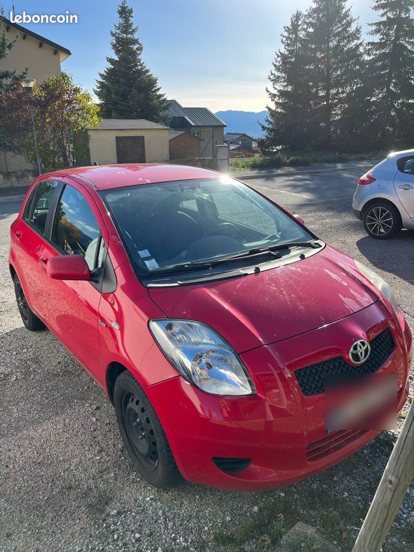 Toyota Yaris CT -6mois 90cv - Voitures