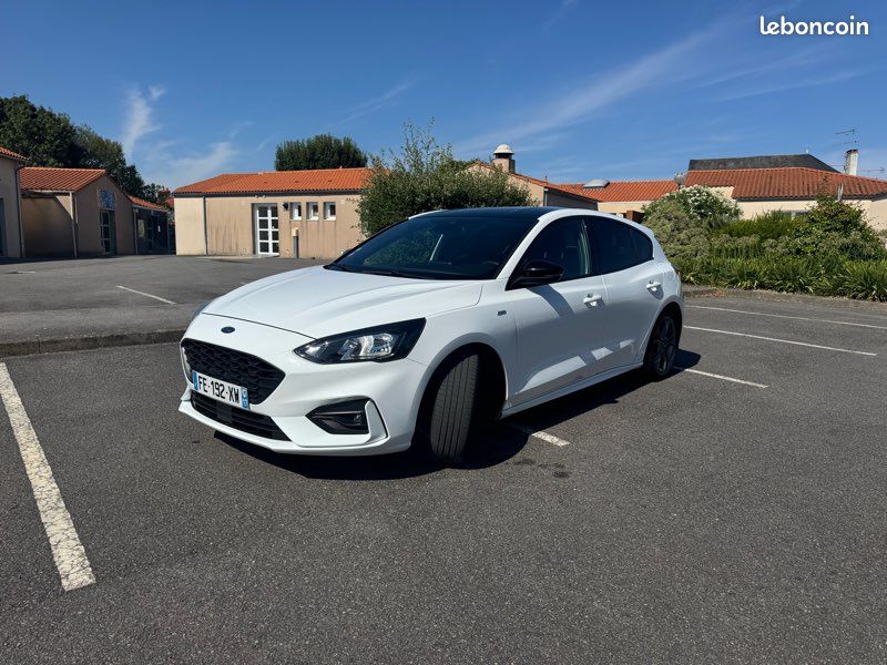 Ford Focus ST Line - Voitures