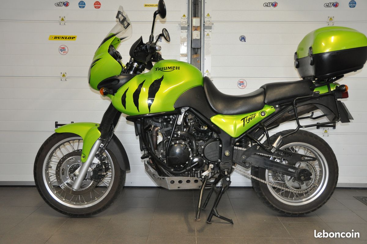 TRIUMPH 955 i - Motos