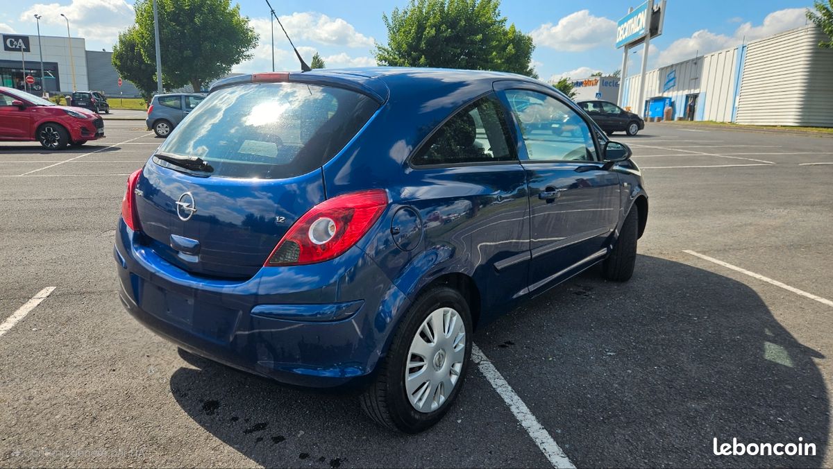 Opel corsa D 1.2l twinport - Voitures