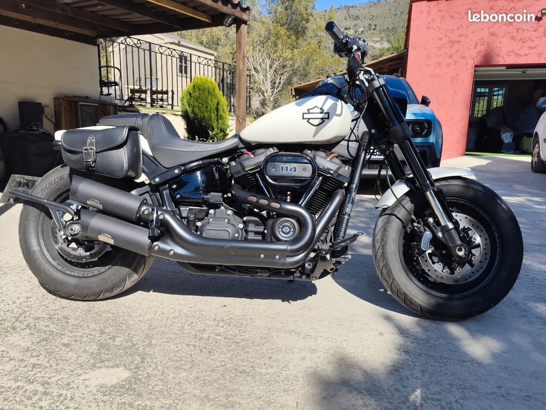 Softail Fat Bob Dr Jekyll & Mr Hide - Motos