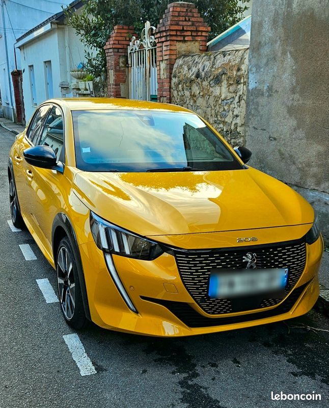 Peugeot e208 gt line full options - Voitures