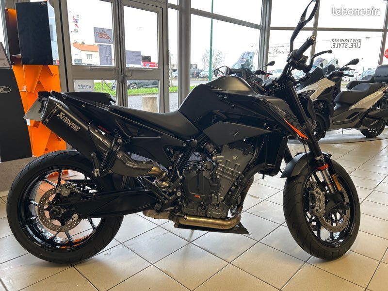 KTM 890 duke full black - Motos