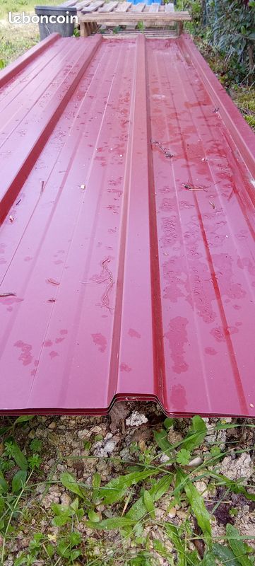 Tôles bac acier nervuré Rouge - BTP - Chantier gros-oeuvre