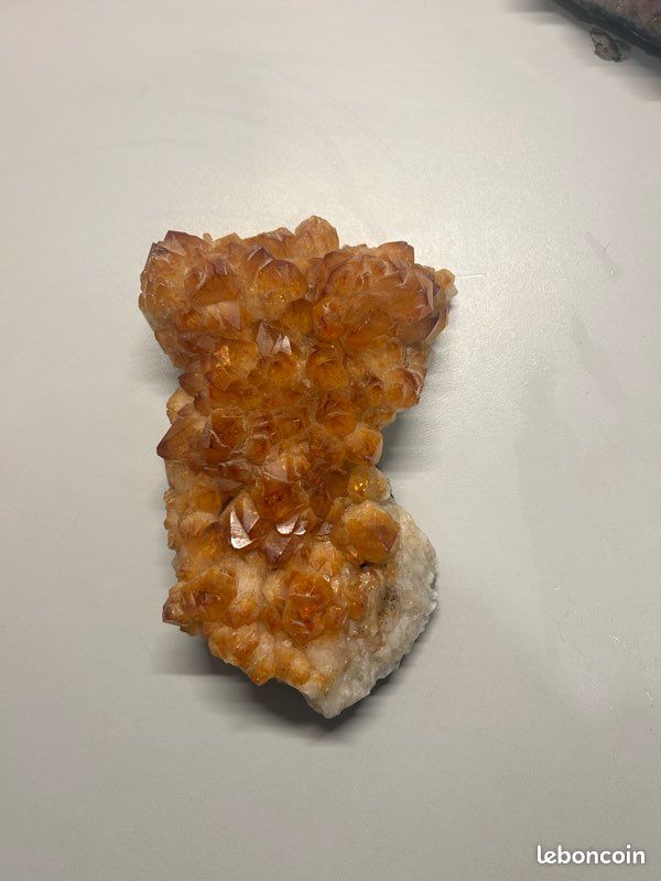 Calcite orange (calcite miel) sur quartz - Collection