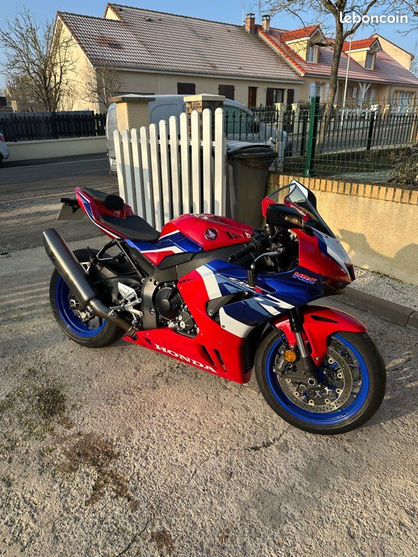 Cbr 1000rr r - Motos
