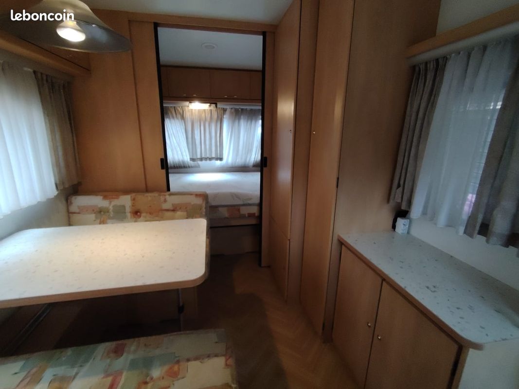 Caravane Burstner 400 TS Sportiv - Caravaning