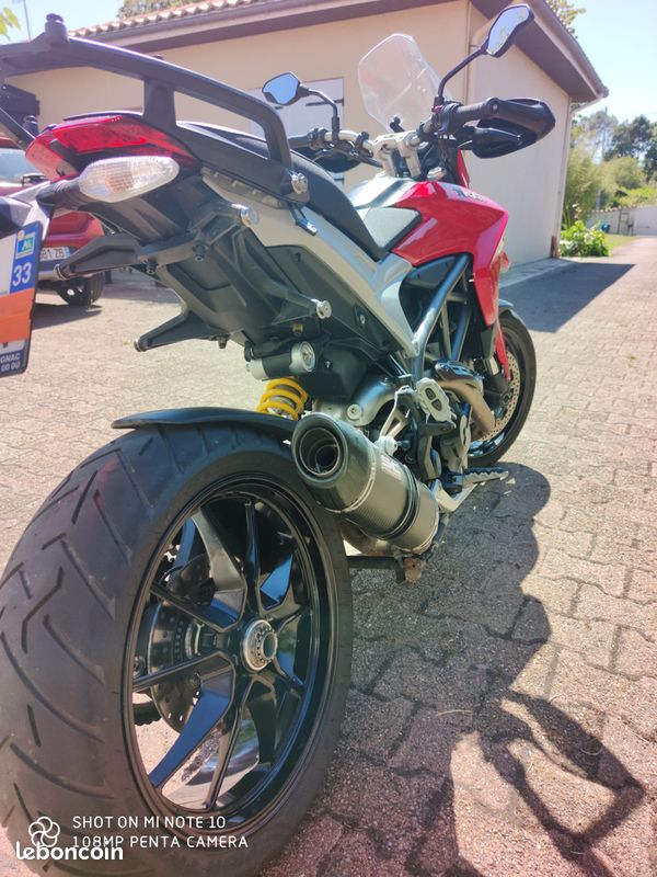 Ducati hyperstrada 821 - Motos