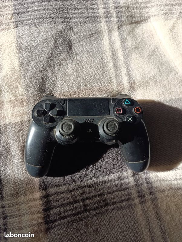 Manette PS4 pour pièces - Consoles
