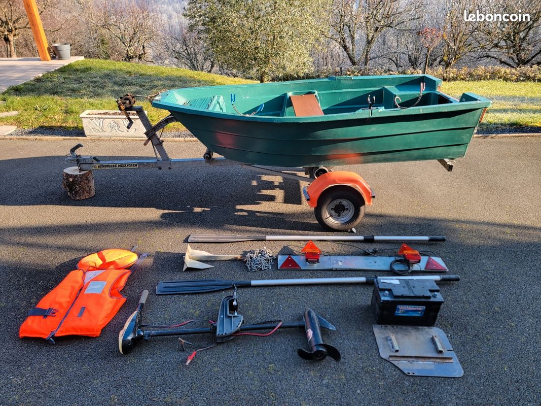 Barque + remorque + moteur électrique + équipements le tout près à ...