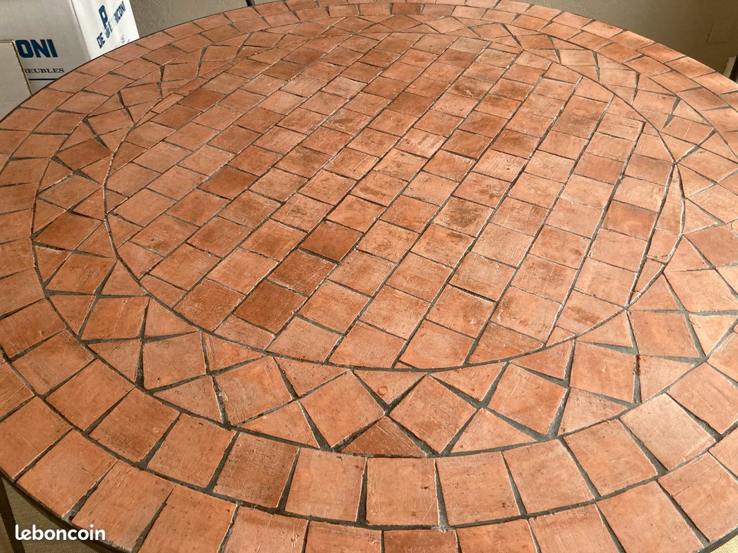 Table en Zellige ronde et ses 4 chaises - Ameublement