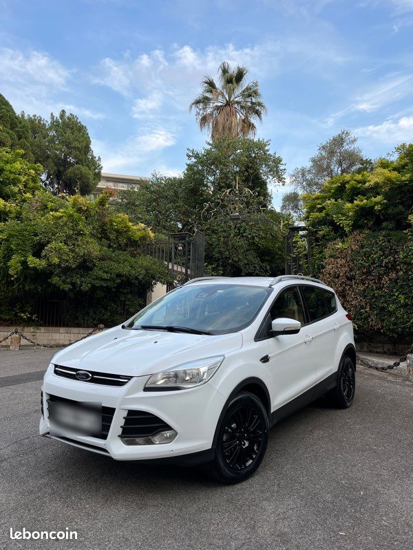 Ford Kuga Phase 2 / 4x4 / Titanium - Voitures