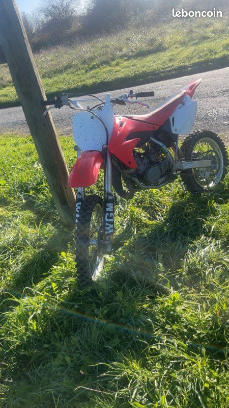 85 cr - Motos
