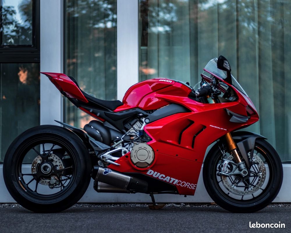 Ducati panigale V4 S - Motos