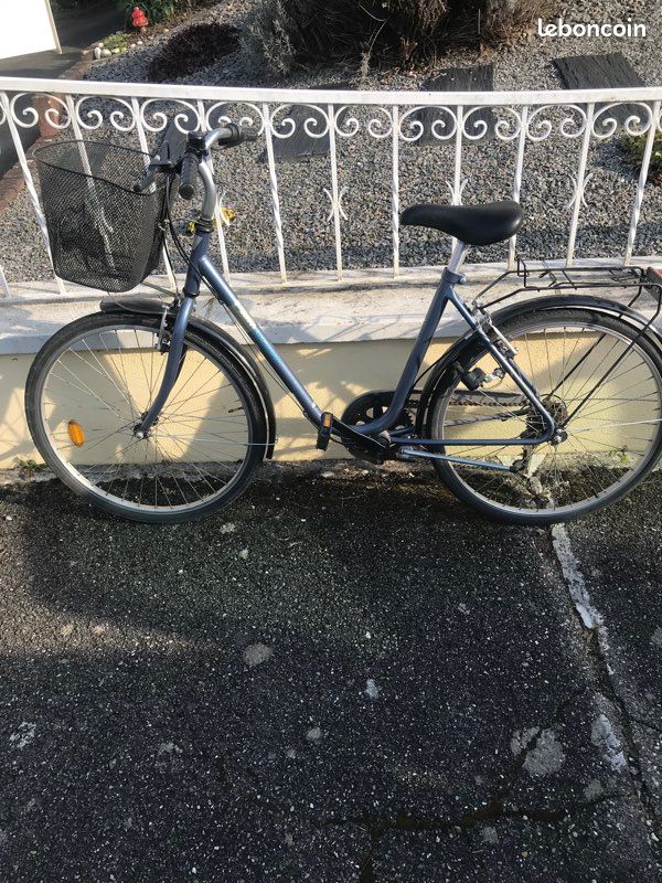 Vélo dame avec panier - Vélos