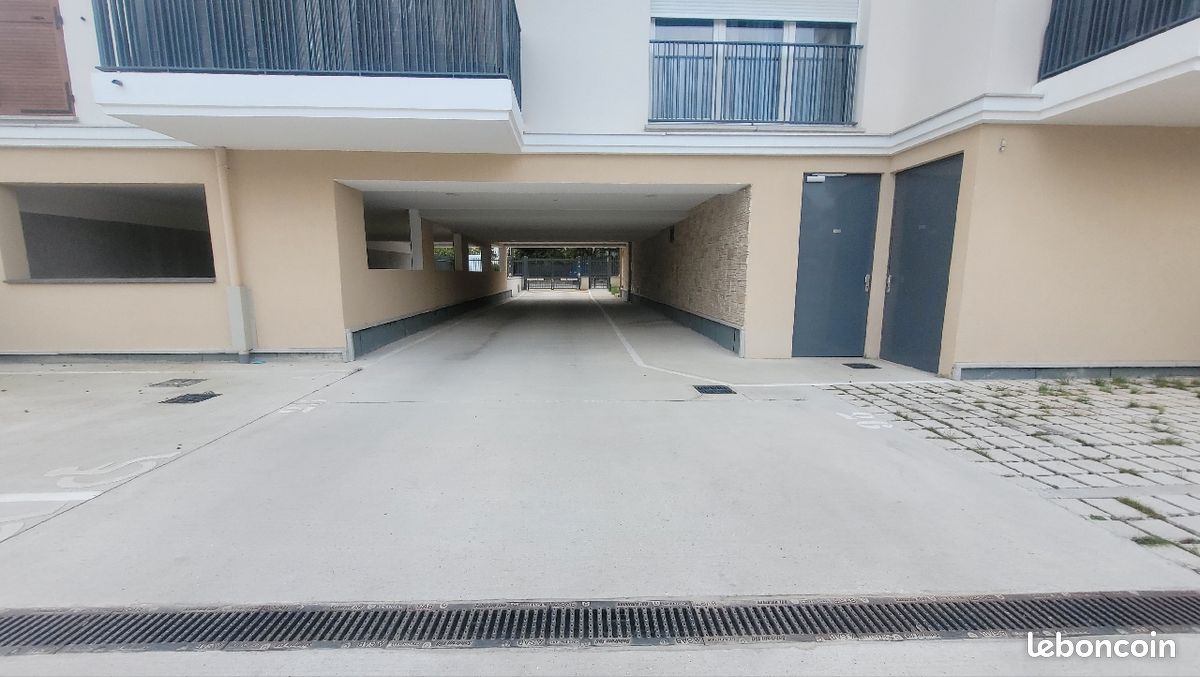 Location place de parking double en enfilade 25 m2 - Locations