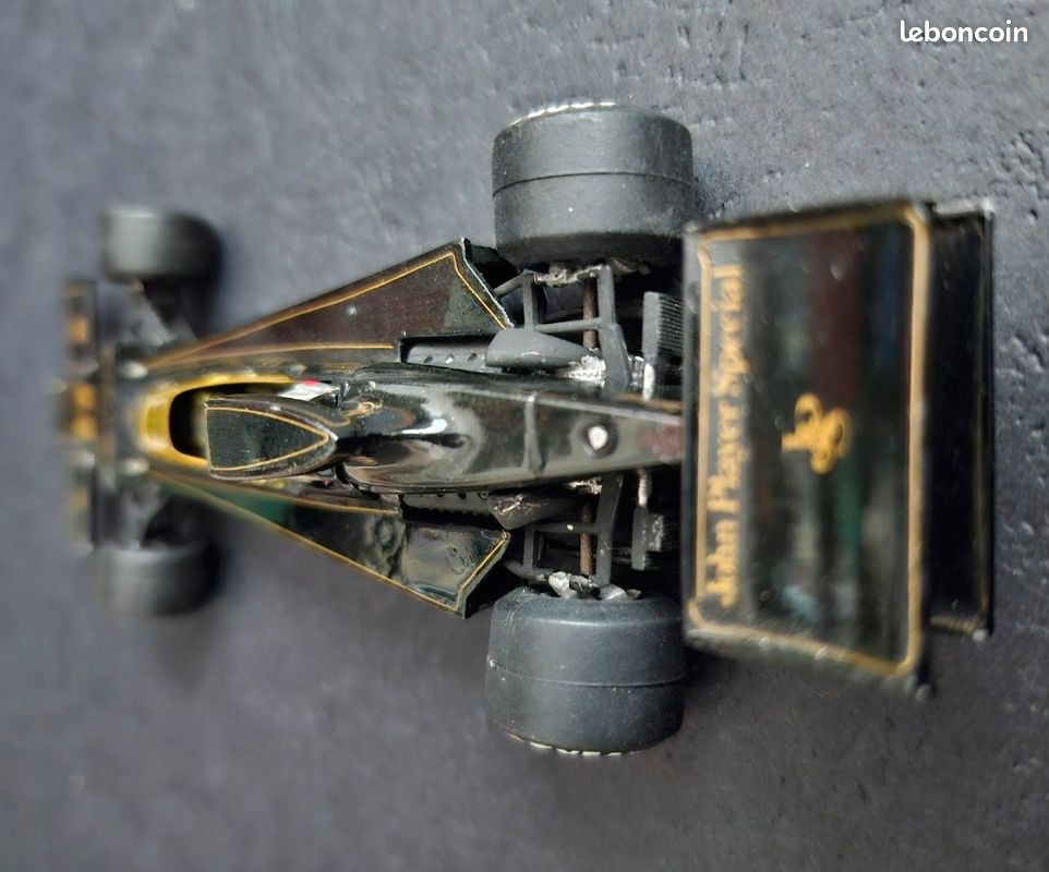 Lotus 76 JPS Mk1 1/43 - Modélisme