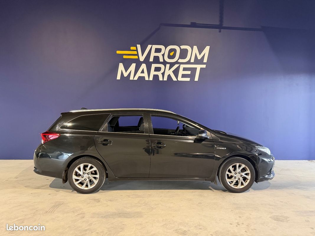 TOYOTA AURIS TOURING SPORTS BUSINESS Hybride 136h Dynamic Business ...