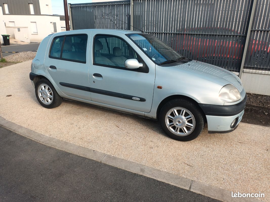 Clio initiale - Voitures