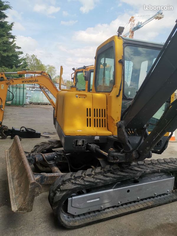 Pelle volvo 5t - BTP - Chantier gros-oeuvre