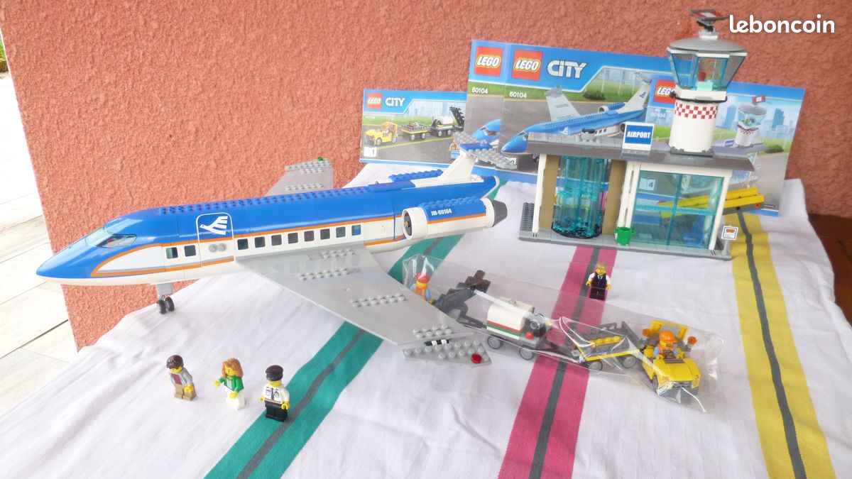 LEGO CITY AEROPORT + AVION numéro 60104 avec 4 NOTICES sans boite ...