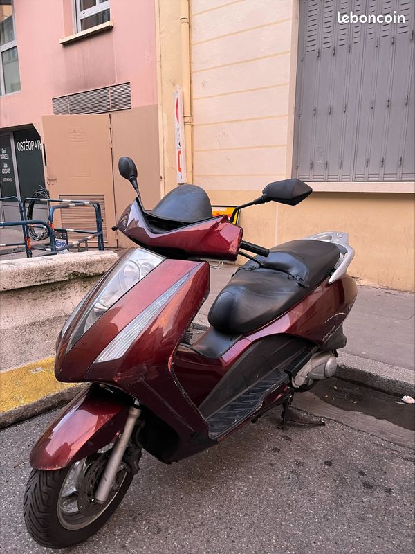 Honda 125 Pantheon CT OK - Motos