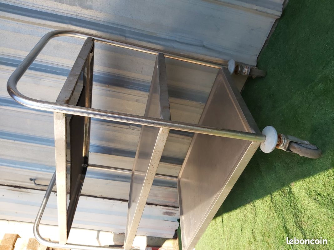 Chariot de service 3 niveaux - Équipements pour restaurants & hôtels