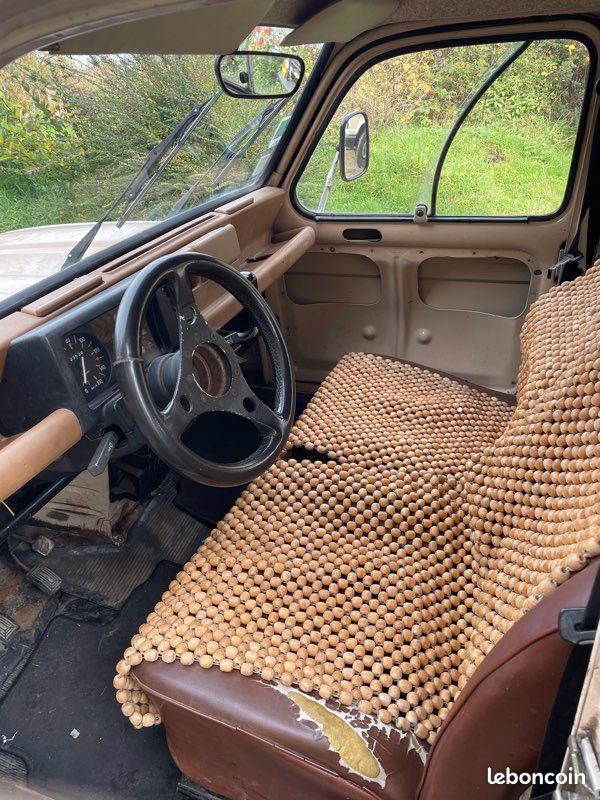 Renault 4L fourgonnette R4F6 (+ longue que R4F4) - Voitures