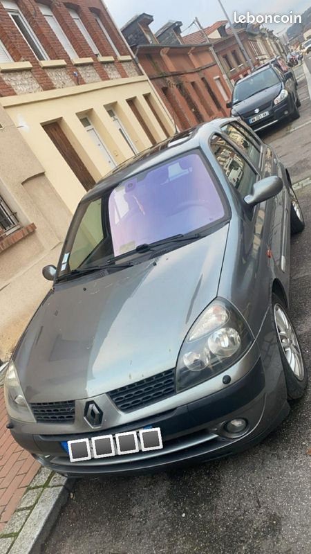 RENAULT Clio 2 (Phase II, 5portes) - Voitures