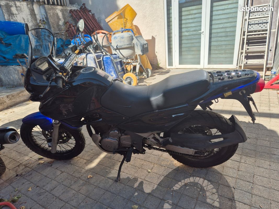 Vend Suzuki Freewind Motos