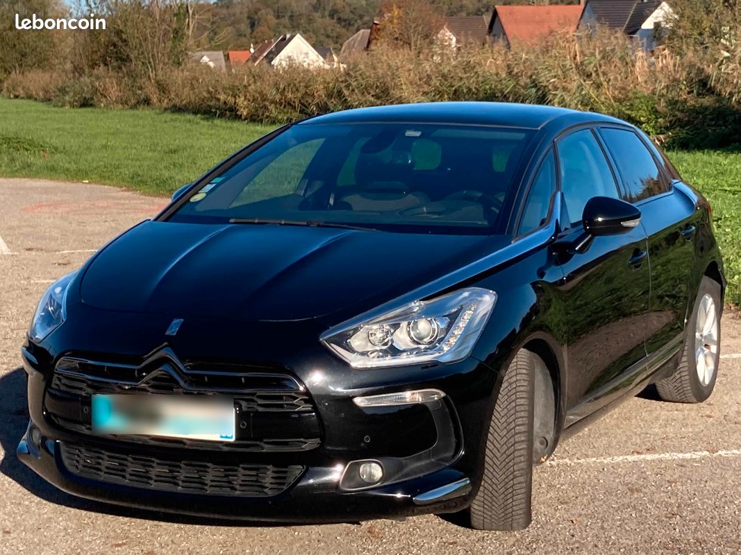 DS 5 120 So chic - Voitures