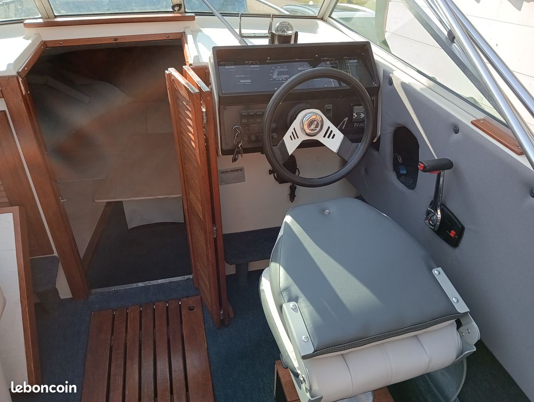 Bateau Invader V 210 Cuddy + Remorque - Nautisme