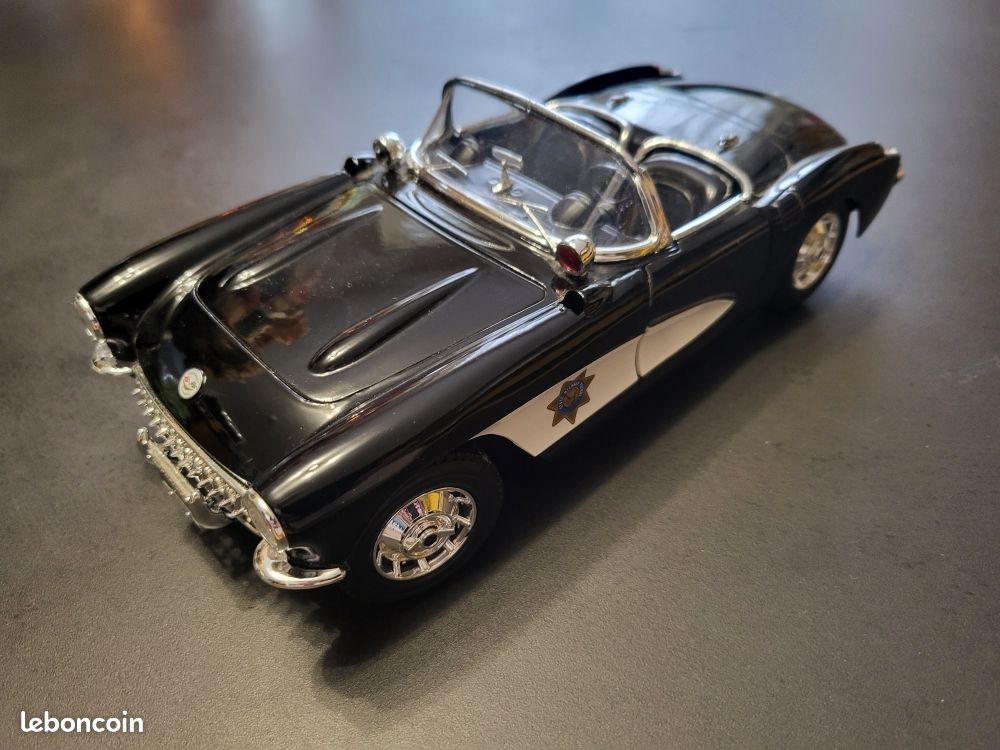Voiture collection Maisto 1:18 CHEVROLET Corvette 1957 - Modélisme