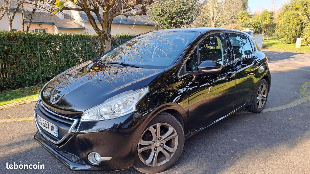 Peugeot 208 1.6 EHdi FAP 92 Allure - Voitures