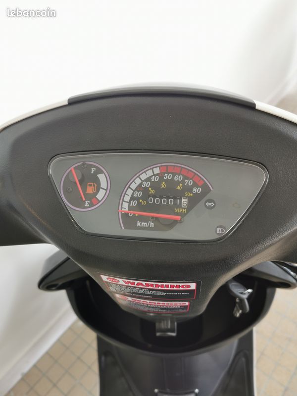 Scooter 50 cm3 NEUF 4 temps VARADES IMPORT Sunny 50 Noir en stock et ...