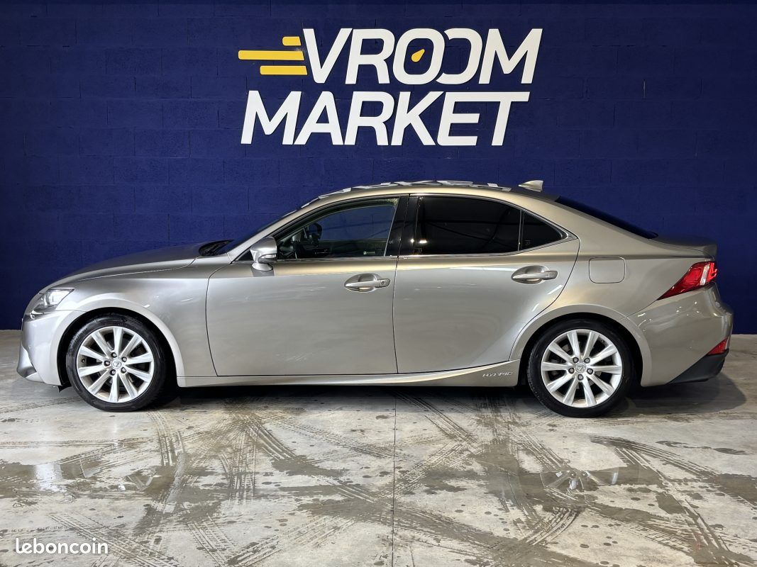 Lexus is300h pack luxe 2016 / camera de recul / sieges chauffants ...