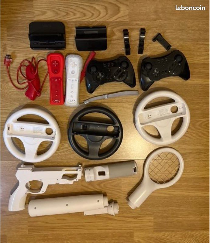 Wii u + 2 manettes et accessoires - Consoles