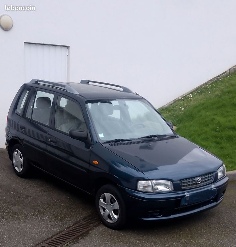 MAZDA DEMIO bleu foncé de 1998 - Voitures