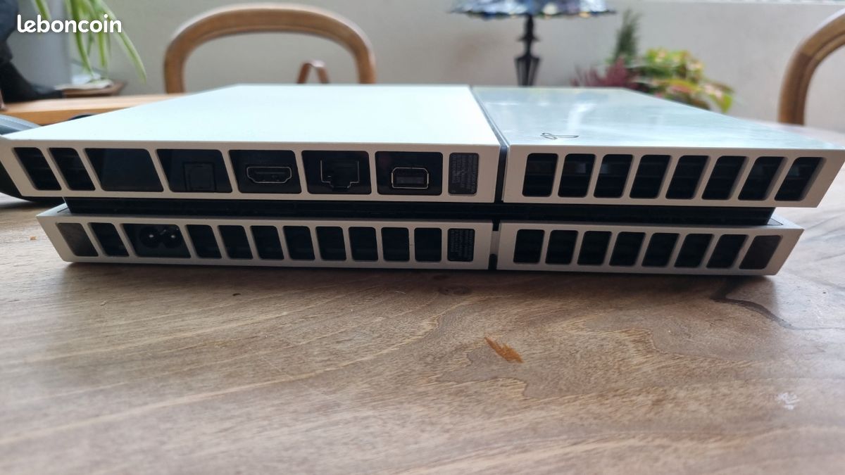 Console PS4 500Go Blanche + Manette + Câbles – bon état - Consoles