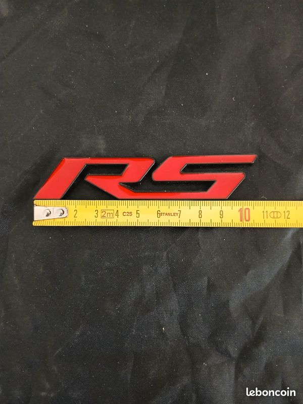 Logo RS pvc rouge autocollant - Collection