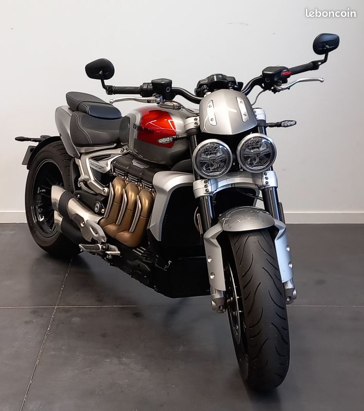 Triumph rocket 3r - Motos
