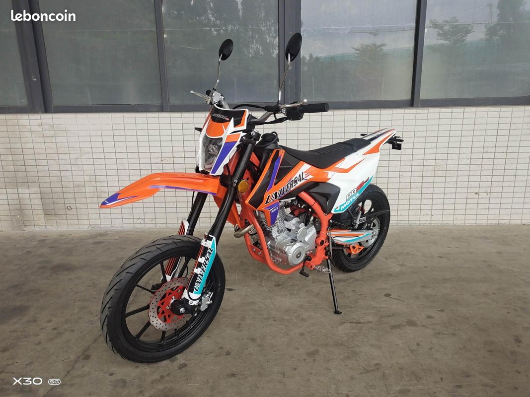 Superbe Moto 50cc super motard norme E5 Neuve GARANTIE 2 ANS - Motos