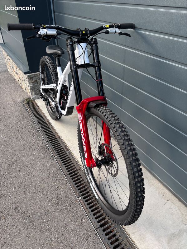 Commencal Supreme DH V5 team 2025 - Vélos