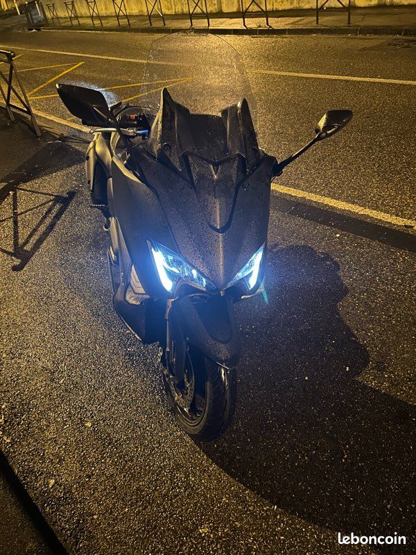 T max 530 dx 2018 - Motos