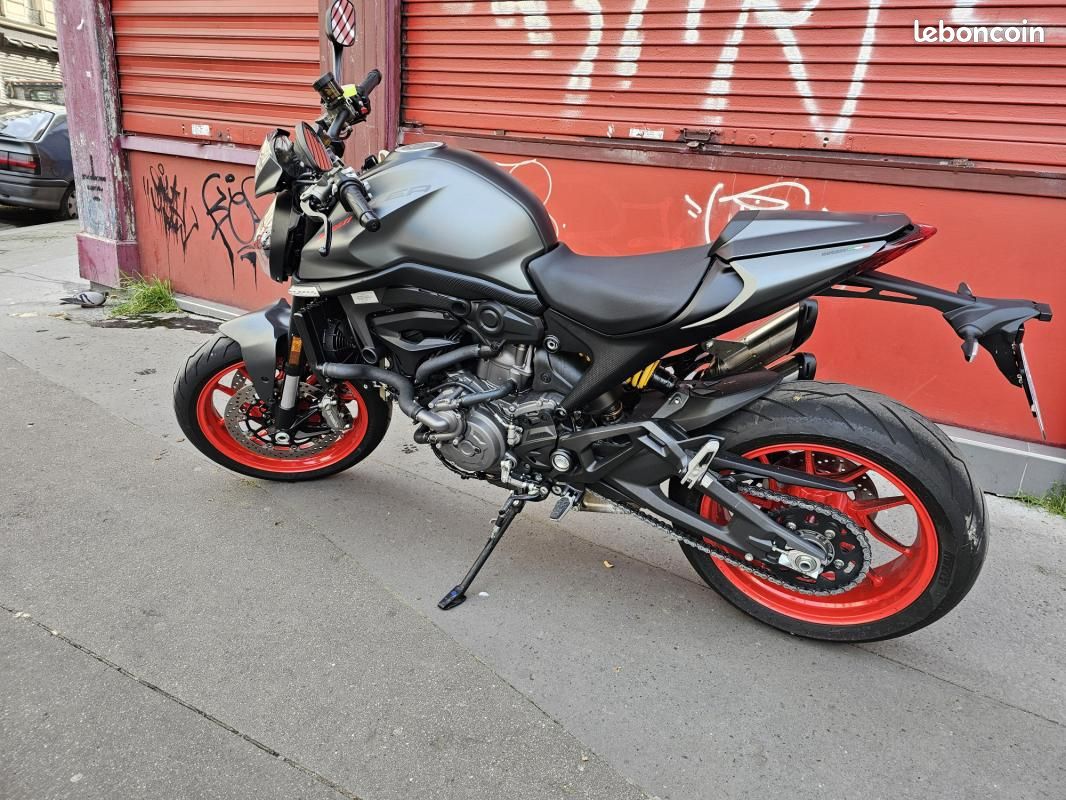 Ducati Monster + 937 cm3 - Motos