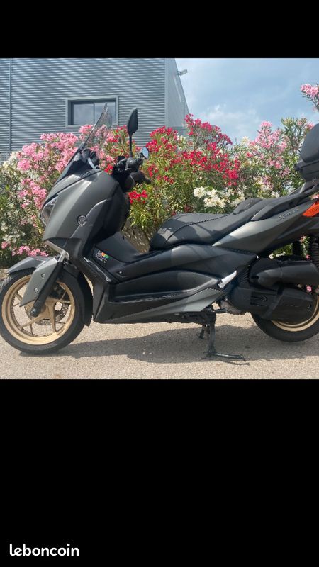 X MAX tech max ABS - Motos