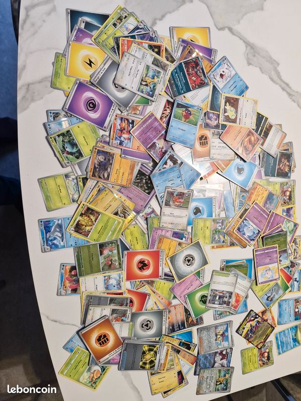 Lot de + de 200 cartes pokemon - Collection