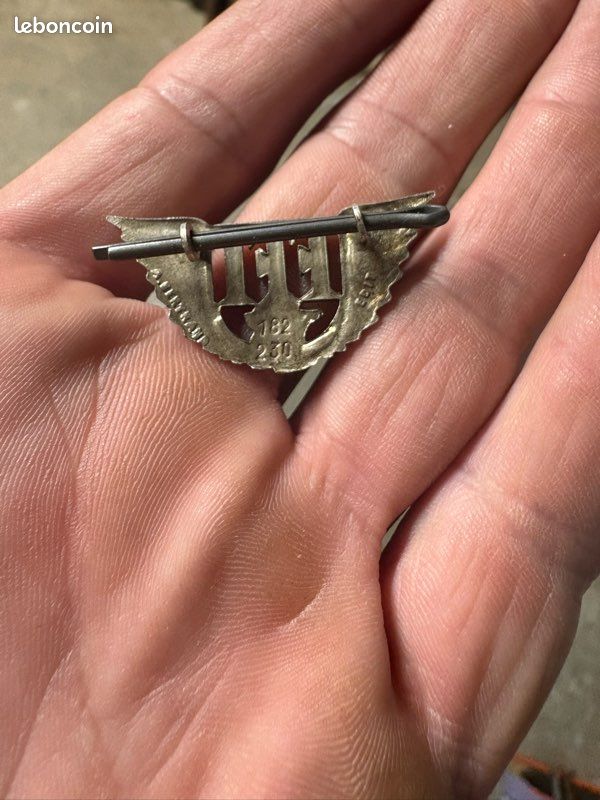 Rare insigne FFI ww2 militaria casque numéroté - Collection