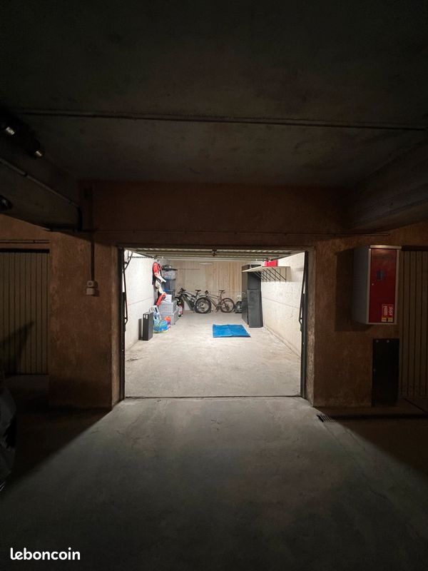 Garage en sous sol, 25m2 - Locations