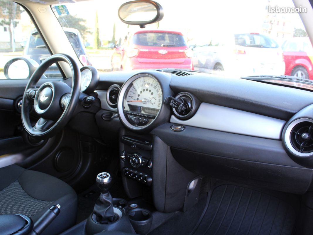MINI Cooper Hatch D 112 CH - Voitures
